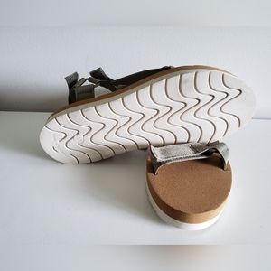 Universal Thread | Shoes | Womens Green Holden Sandals Size 1 | Poshmark